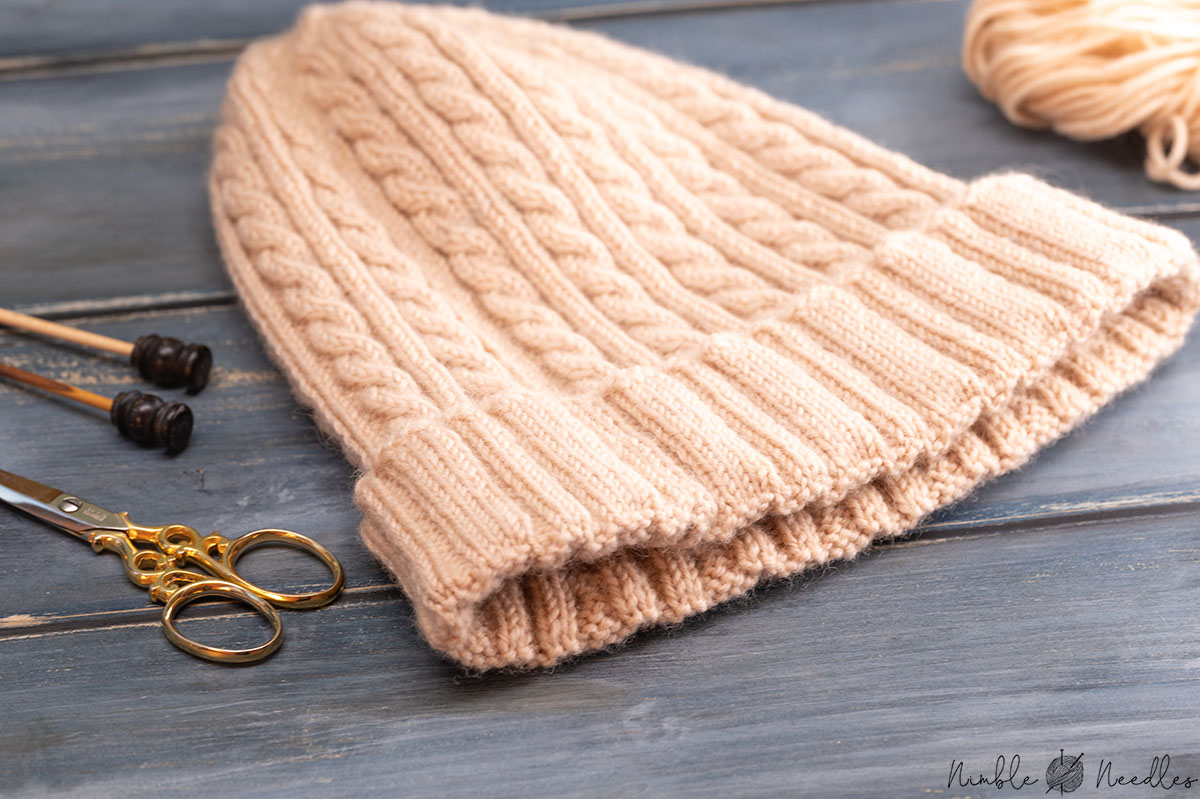 Easy flat cable hat pattern for beginners